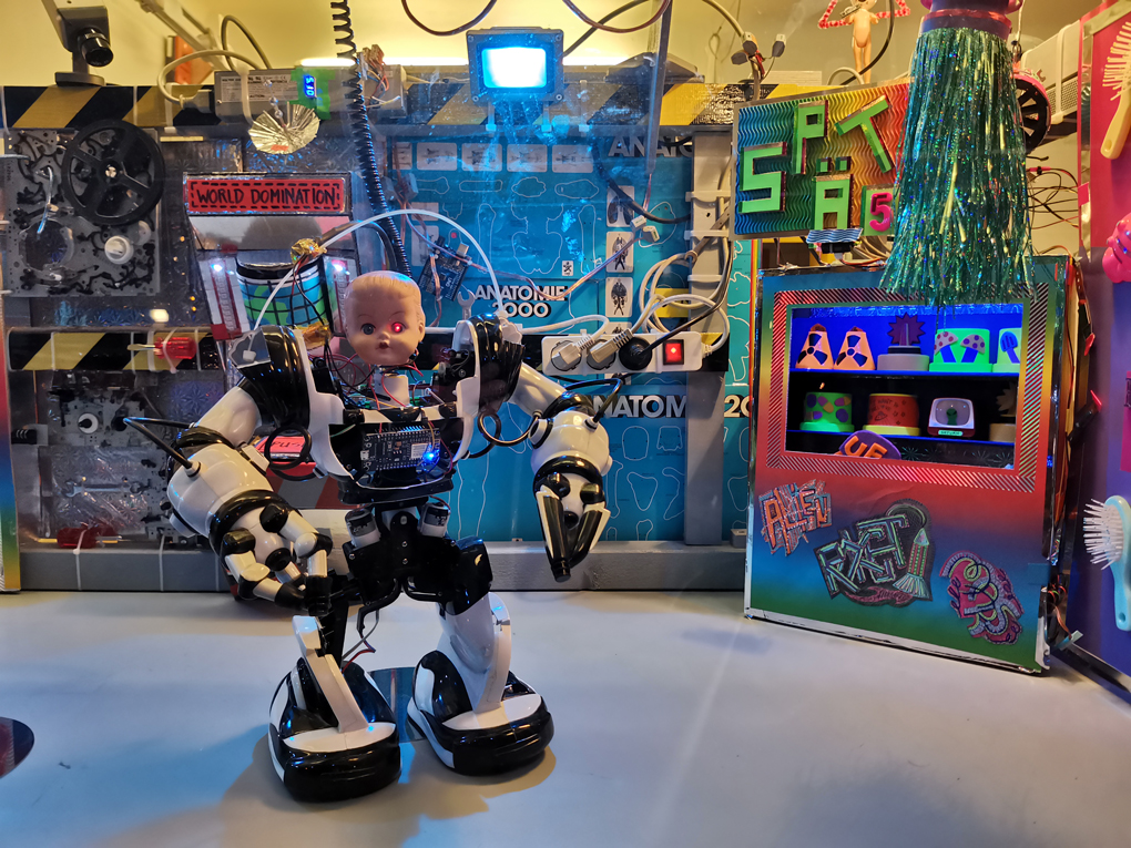 Cyborg Controller – Shake That Button