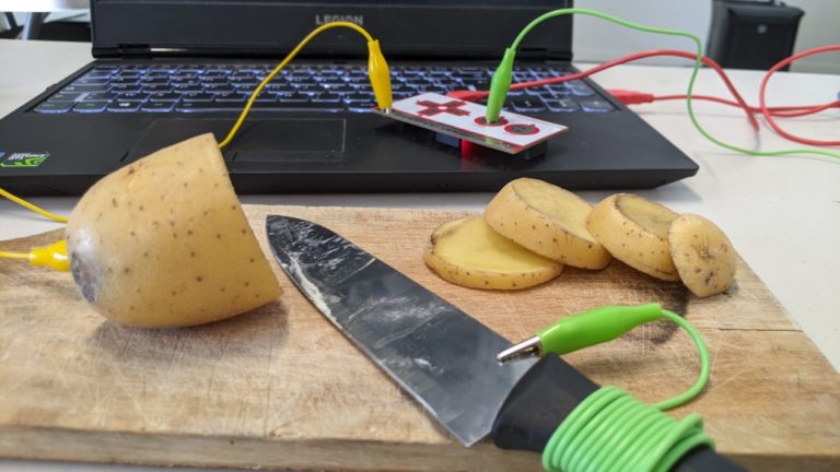 Shake That Button – Alternative controllers, video game installations and playful performances