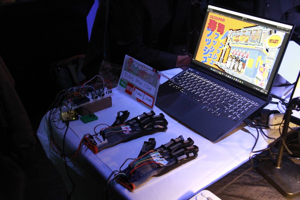 Shake That Button – Alternative controllers, video game installations and playful performances